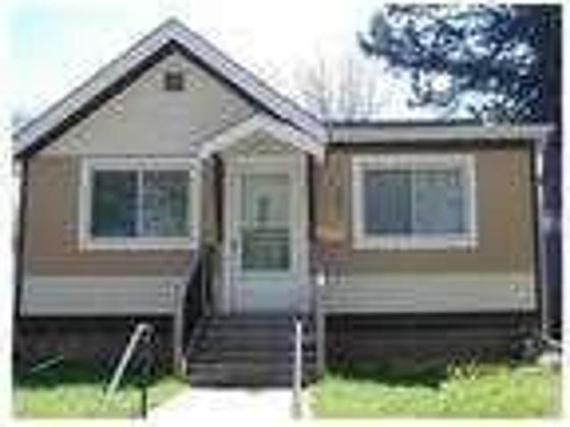 AvailableVery comfortable house in a great NE Mpls. Single Car Garage!