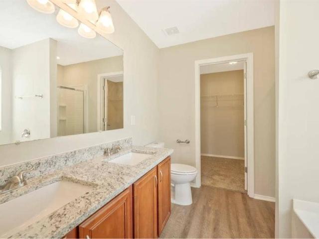 Available 3 beds ready for move in
