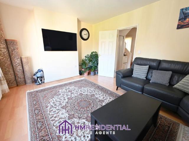 Available 25/04/2026 A 3 Bed House on Southmead Avenue, Blakelaw, NE5 3NY £1100.00 pcm
