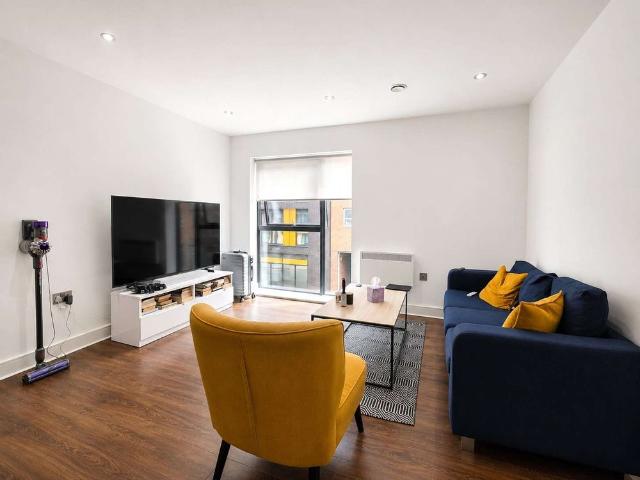 AVAILABLE 25 AUGUST | TWO BEDROOM ONE BATHROOM APARTMENT | 2ND FLOOR | FULLY FURNISHED | JEWELLERY QUARTER LOCATION