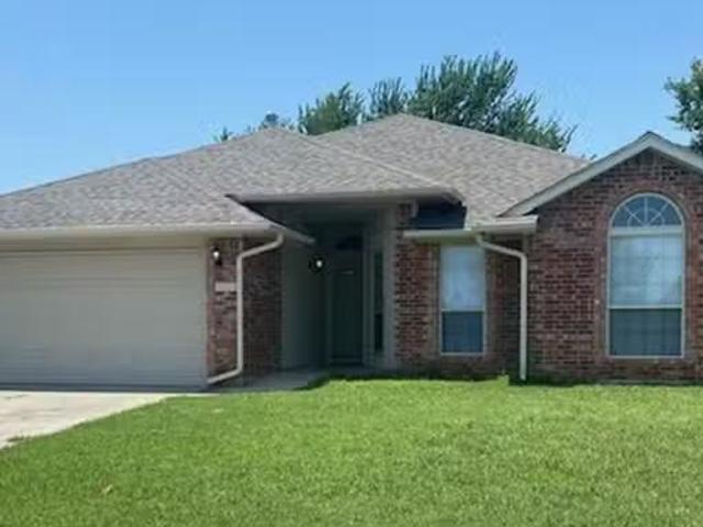 AVAILABLE APRIL 13, 2025! Great 4 bedroom home in Moore, OK. E.