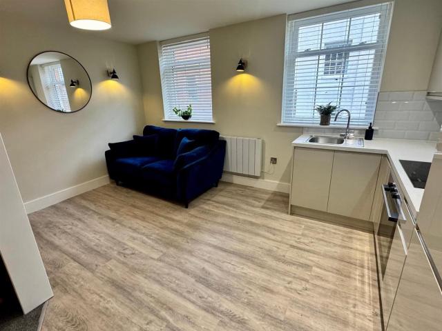Available August 2026 – Suitable for Students and proffesionals* No Deposit Option Available* Luxury new apartment in the Lace Market Situated in the heart of Nottingham’s historic Lace Market, this fully furnished studio flat is part of a recently co