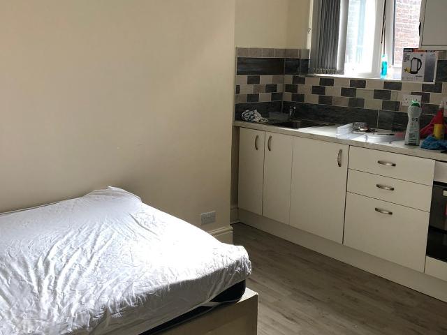 Available bedsit in House share, Bolton Road, M6