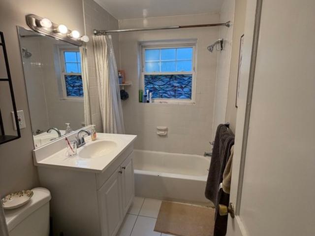 Available bedroom in 2 bedroom/1 bathroom apartment in Ballston, Arlington