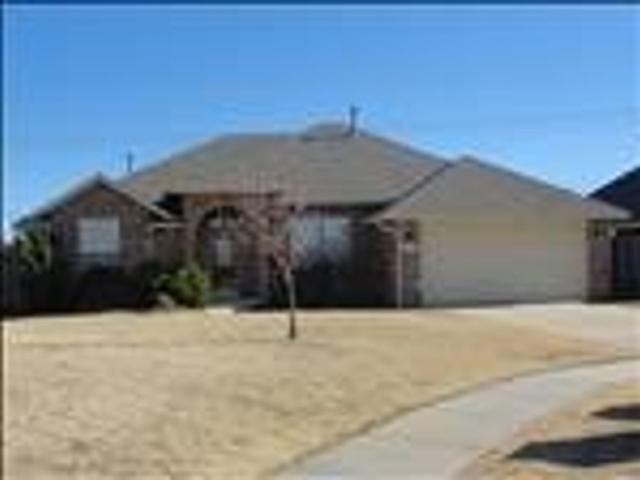 AVAILABLE FOR SUMMER/FALL. 3 Bedroom home in great neighborhood close to the OU campus