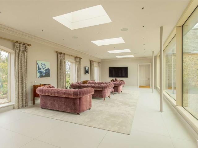 AVAILABLE FOR SHORT STAYS. Immaculately presented and extended country house in stunning parkland setting
