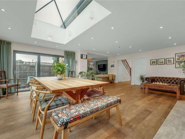 Available for short term rentals A substantial and beautifully appointed five bedroom detached family home in a sought after Chobham location