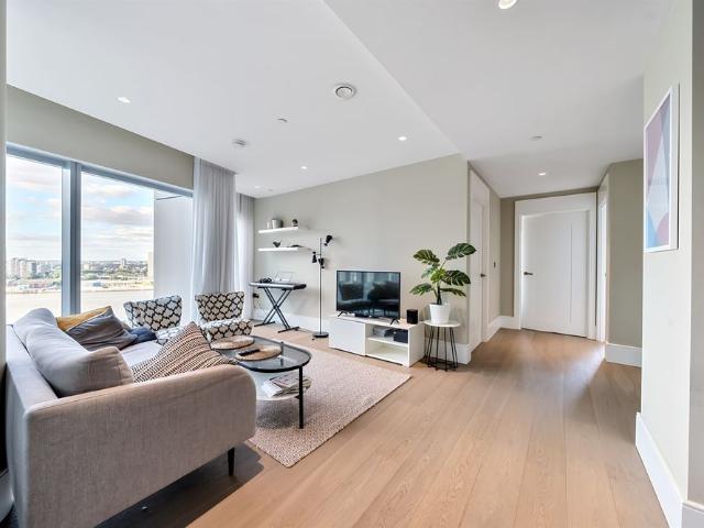 Available from 10/09/2026 3 Bed Apartment, Furnished