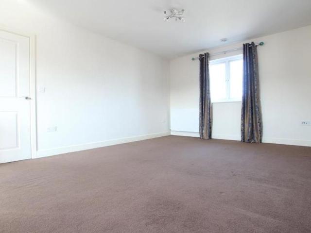 Available in August, only 0.7 from local amenities and a short commute to the ring road and motorway, is this 2 double bedroom apartment located in Cheswick Village