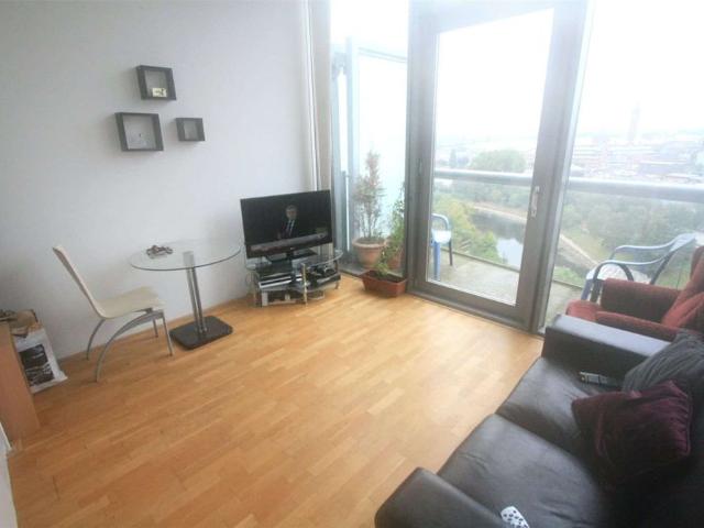 Available July | Top Floor | Fully Furnished | Studio Apartment | Balcony | Within Walking Distance of The City Centre