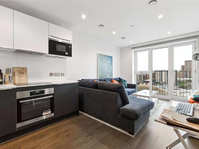 Available July! | Fully Furnished | One Double Bedroom | 24 Hour Concierge, Residents Gym & Other Luxury Amenities
