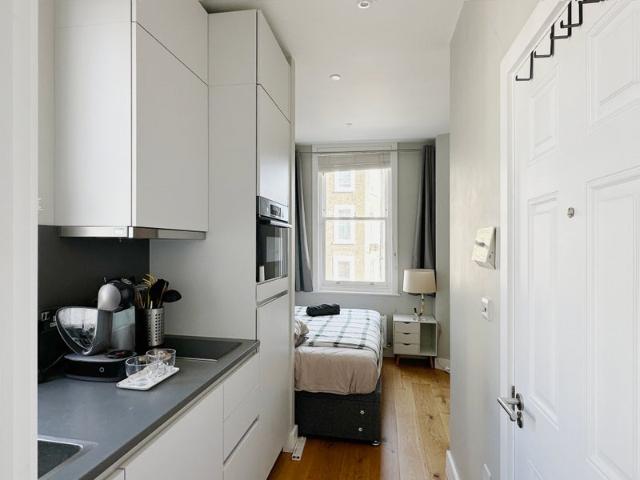 Available Now Modern Studio Flat