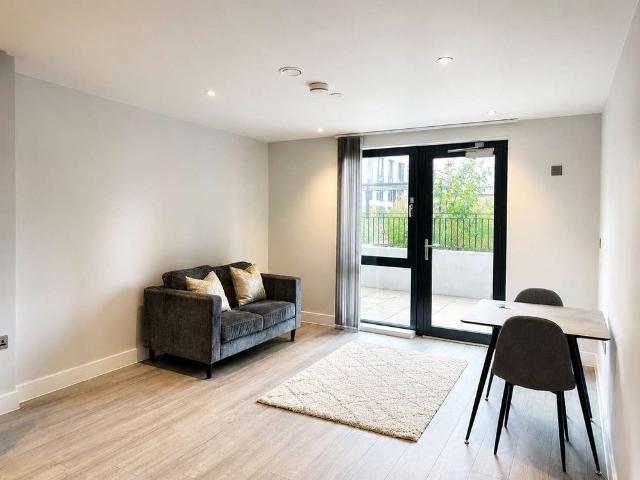 AVAILABLE NOW | ONE BEDROOM FURNISHED APARTMENT | EXCEPTIONAL RESIDENT FACILITIES | GYM, CINEMA & LOUNGE | PRIVATE TERRACE