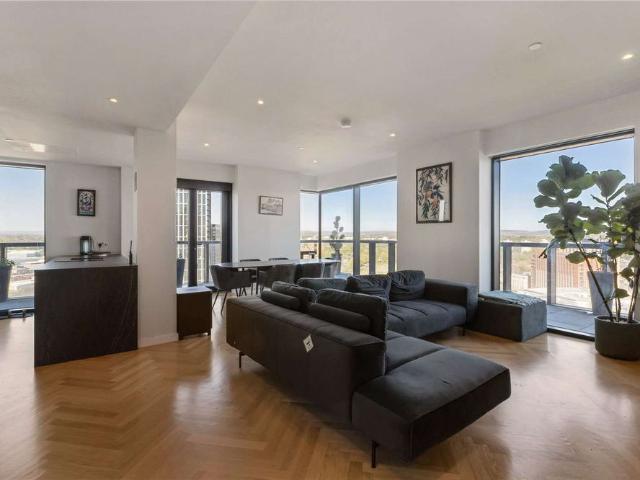 AVAILABLE NOW! | Allocated Parking | Fully Furnished Penthouse | Three Double Bedroom | Three Bathroom | Concierge, Resident's Onsite Gym & Other Amenities