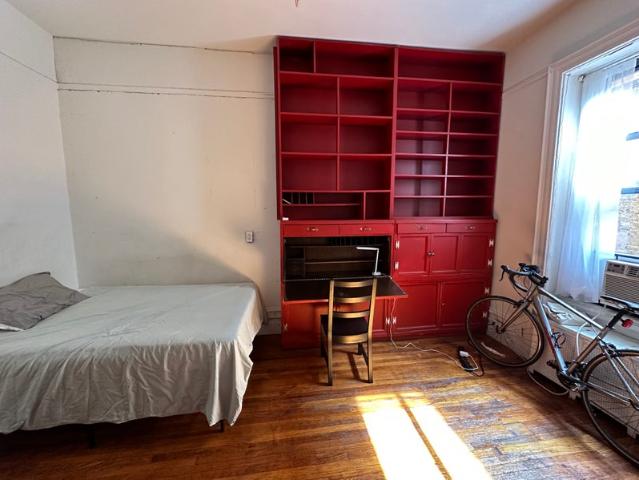 Available now, amazing location, huge room
