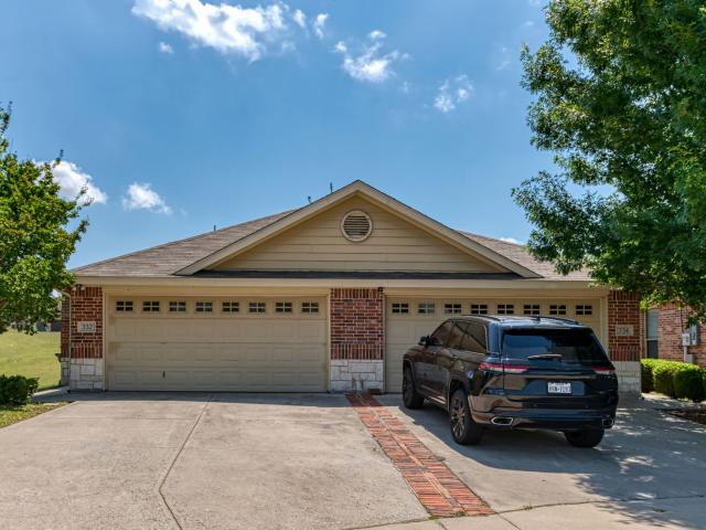 AVAILABLE NOW! Beautiful 3 Bedroom Duplex Located in Grand Heritage, Lavon, Texas!