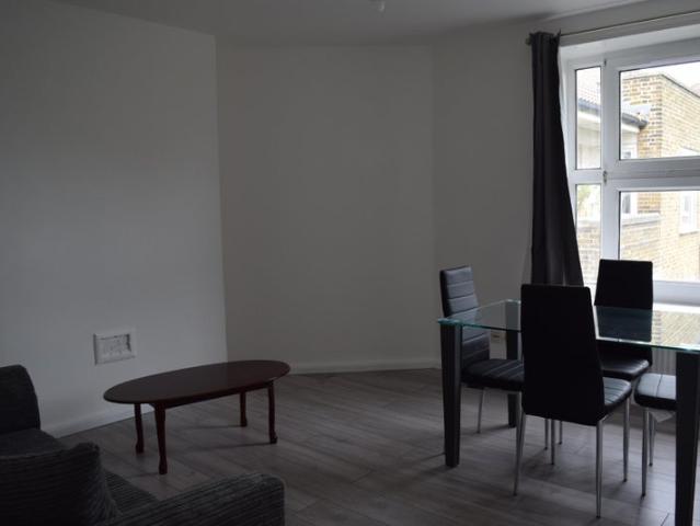 Available Now | Bright Two Bedroom Flat in E2