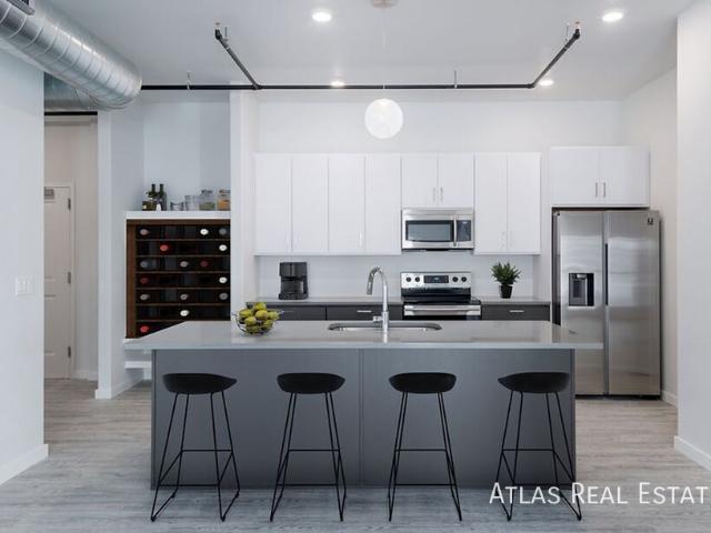 AVAILABLE NOW! Luxury 2 Bed/ 2 Bath Apartment with Fantastic Building Amenities!