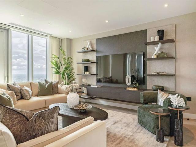 Available Now! Luxury Fully Furnished Three Bedroom Penthouse with Three & a Half Bathrooms in Vista River Gardens