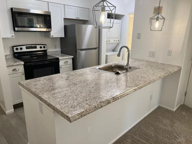 Move In Ready! Remodeled 1 Bedroom Garden Apartment