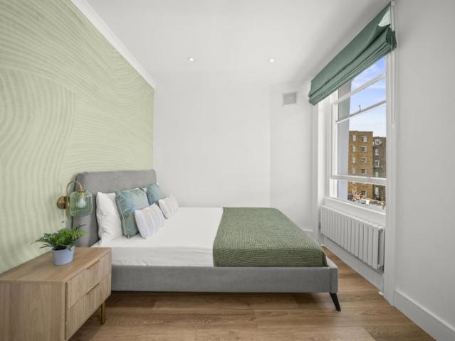 Available Now Studio Within Minutes of Hyde Park