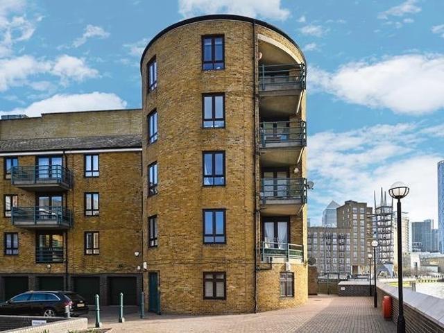 Available Now. 10 Min Walk to Canary Wharf