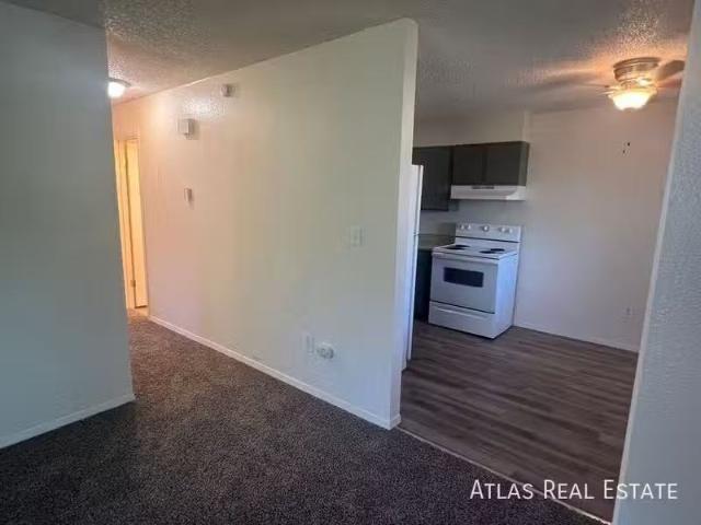 Available Now! 2 Bedroom with Mountain Views! 405 Saint Vrain.