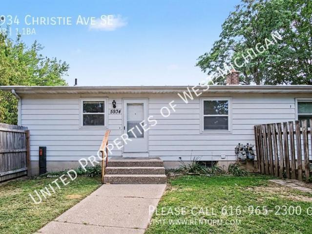 Available Now | 3 Bedroom 1.5 Bath Townhome near Kentwood | Lawncare, Snow Removal & Water Included |