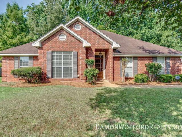 Available Now! 3 Bedroom 2 Bath Home For Rent in the Heart of Gluckstadt
