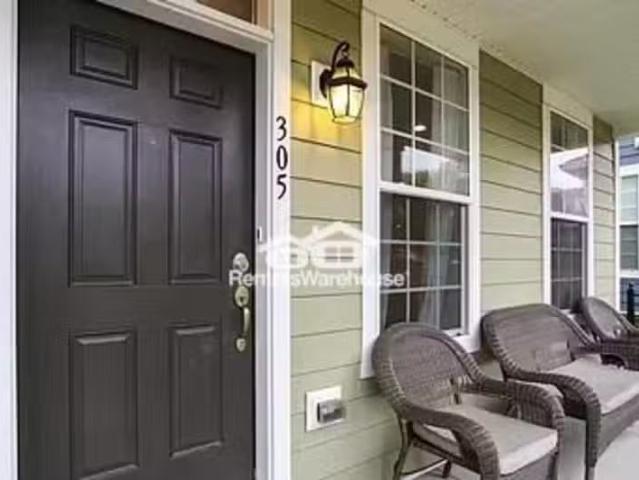AVAILABLE NOW 4 BR 3.5 Bath home RARE OPPURT 305 Old Fred.