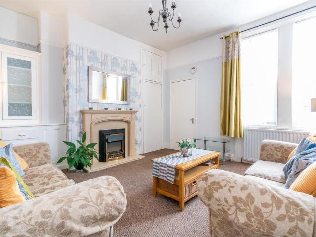 Available September Sackville. 3 bed flat to rent £1,395 pcm £322 pw