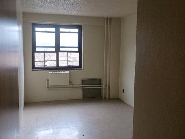 Available room to rent