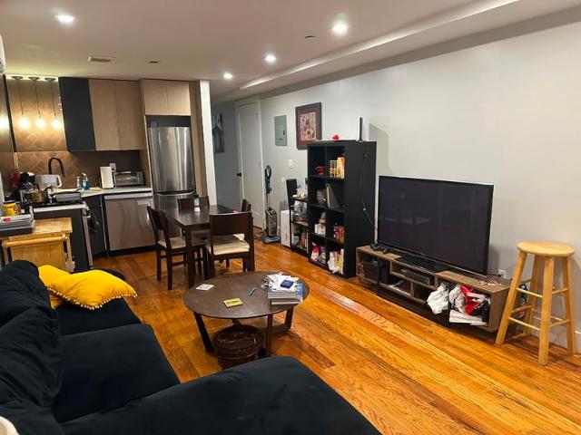 Available room in Bed Stuy