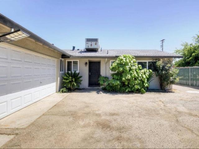 Available room near Fresno State!