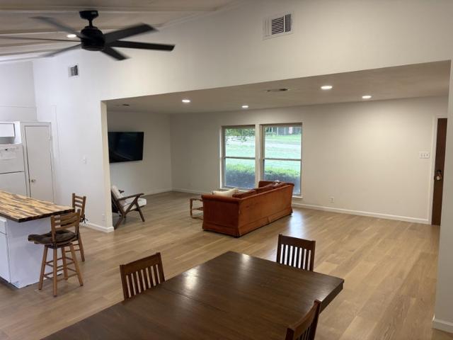 Available rooms for rent