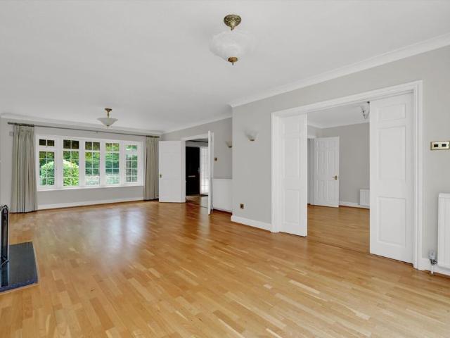 Available to let is a superb 5 bedroom family home in a convenient location within West Byfleet, KT14 with outdoor heated pool and set behind electric private gates