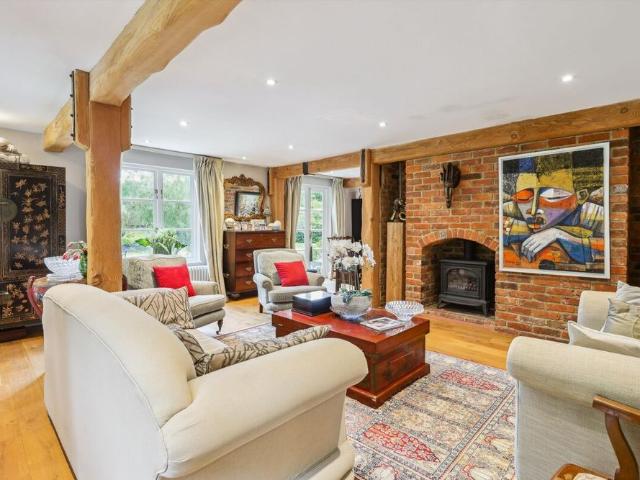 Available to let is this beautifully presented and recently refurbished family home situated in the prestigious private estate in Ashtead, The Warren
