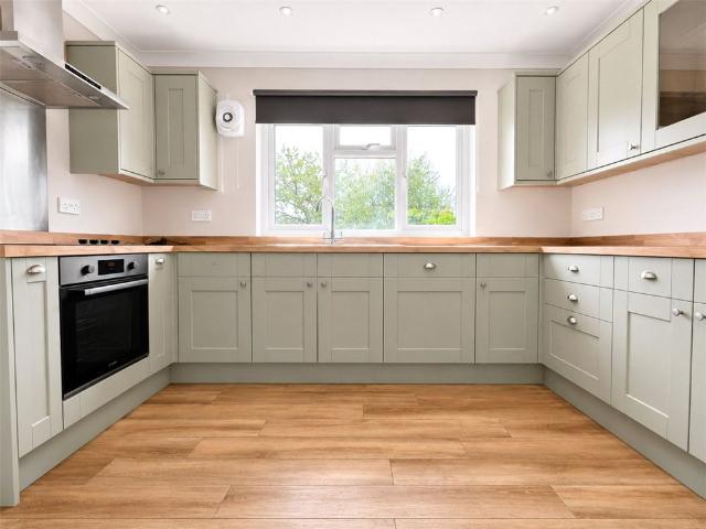 Available to rent now is this three bedroom semi detached cottage in a super position in this popular village with views over open farmland and easy access to the amenities of Winchester and the Georgian market town of Stockbridge