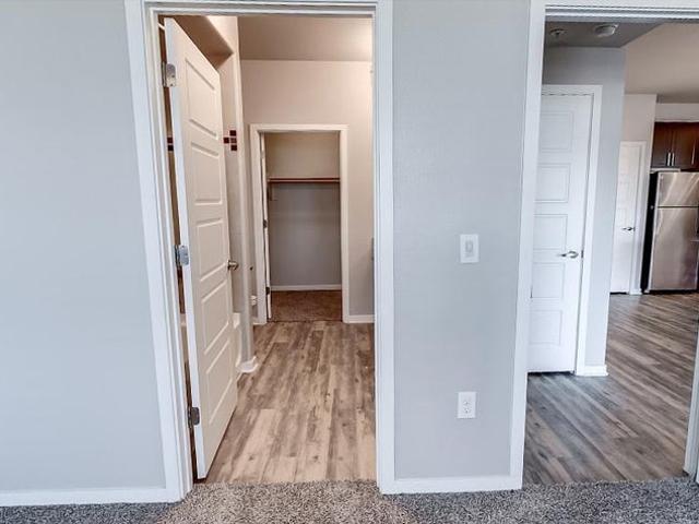 Avalible private room taking over lease