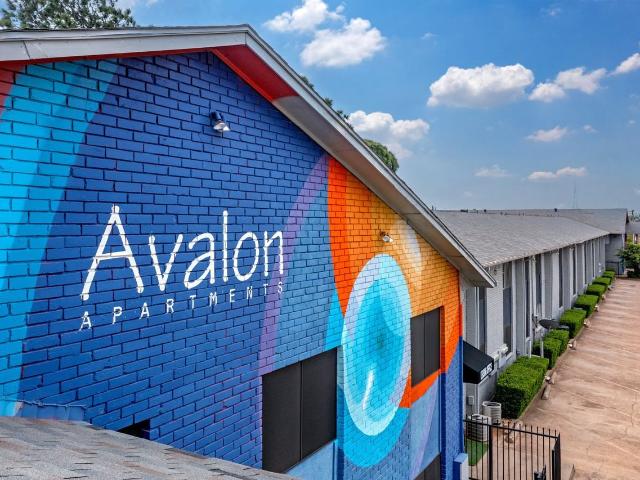 Avalon 2 Bedroom Apartment for Rent at 1215 N Cooper St, Arlington, TX 76011
