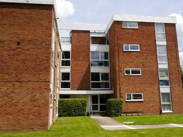 Avalon Close, The Ridgeway, Enfield EN2, 2 bed flat to rent, £1,600 pcm | PrimeLocation