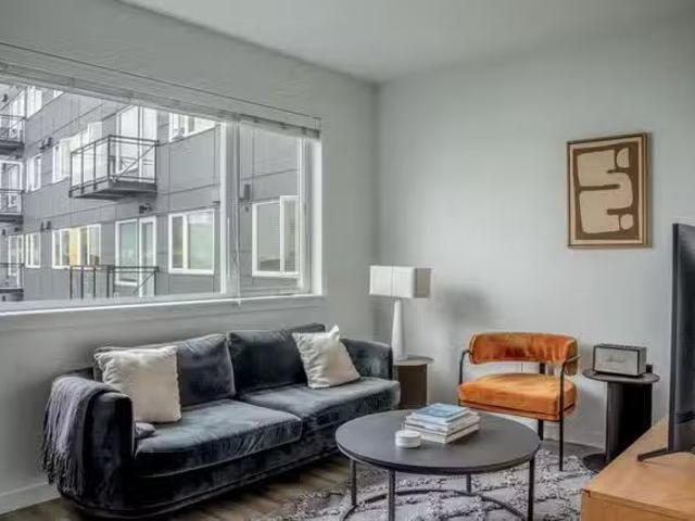 Avalon Esterra Park, 2690 152nd Ave NE, Overlake 1 Bedroom.