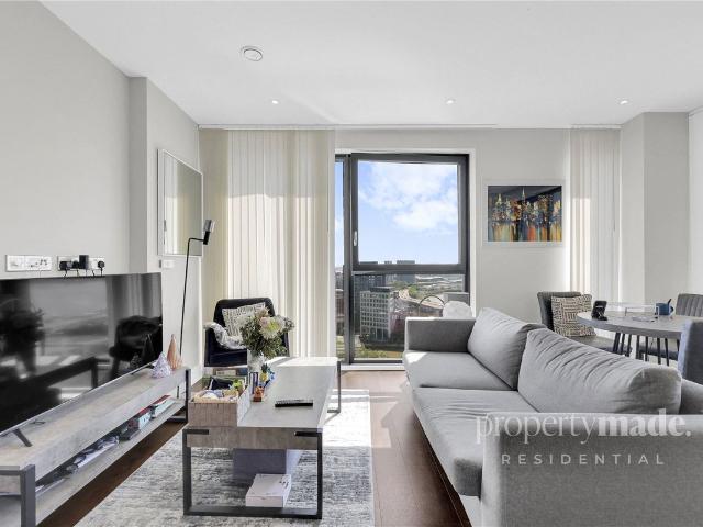Avalon Point, 1, Silvocea Way, London E14, 1 bed flat to rent, £2,200 pcm | PrimeLocation