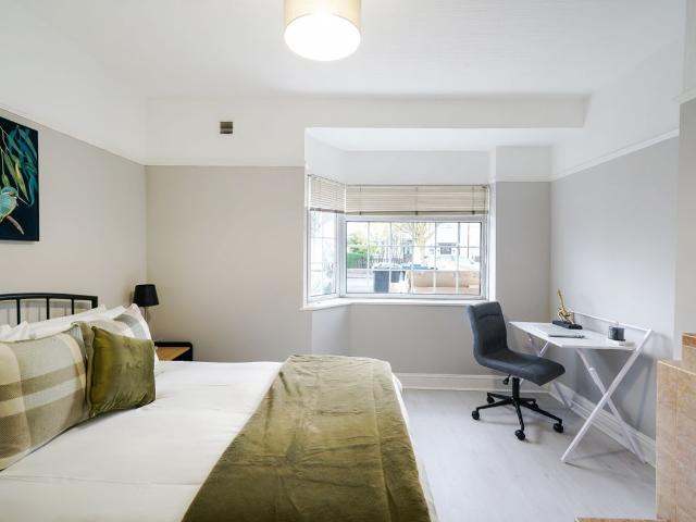 Avalon Road, London W13, Room to rent, £1,300 pcm | PrimeLocation