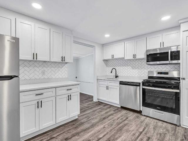 Avalon Townhomes 4 Bedroom Apartment for Rent at 2109 Newton Rd, Hampton, VA 23663 Buckroe Beach