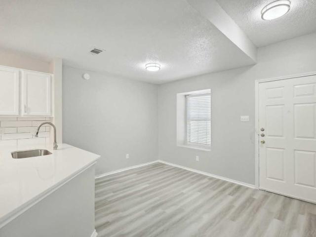 Avalon Villas 2 Bedroom Apartment for Rent at 4447 Rainier St, Irving, TX 75062