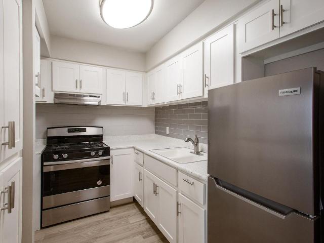 Avani North Tucson Studio Apartment for Rent at 2660 N Alvernon Way, Tucson, AZ 85712 Oak Flower