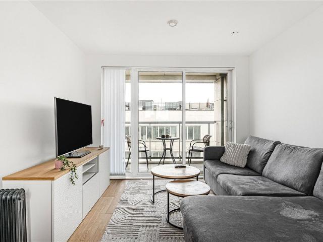 Avantgarde Place, London E1, 2 bed flat to rent, £3,500 pcm | PrimeLocation