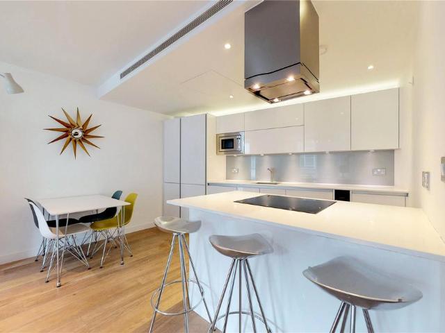 Avantgarde Place, Shoreditch, London, E1 2 bed apartment to rent £3,500 pcm £808 pw