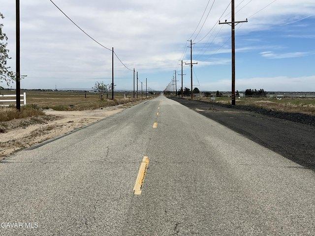 Ave, Del Sur, CA 93536